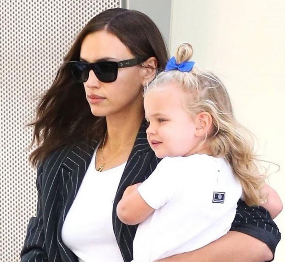 Дъщерята на Ирина Шейк и Брадли Купър учи в руско училище Новите родители